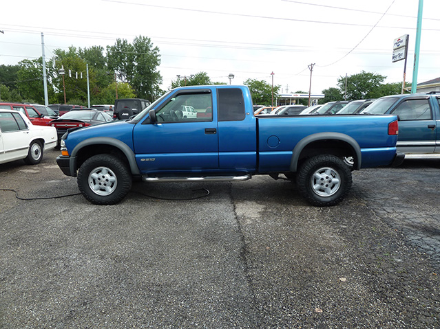 Krug Auto Sales :: 2000 Chevrolet S10 Ext Cab LS ZR2 4x4